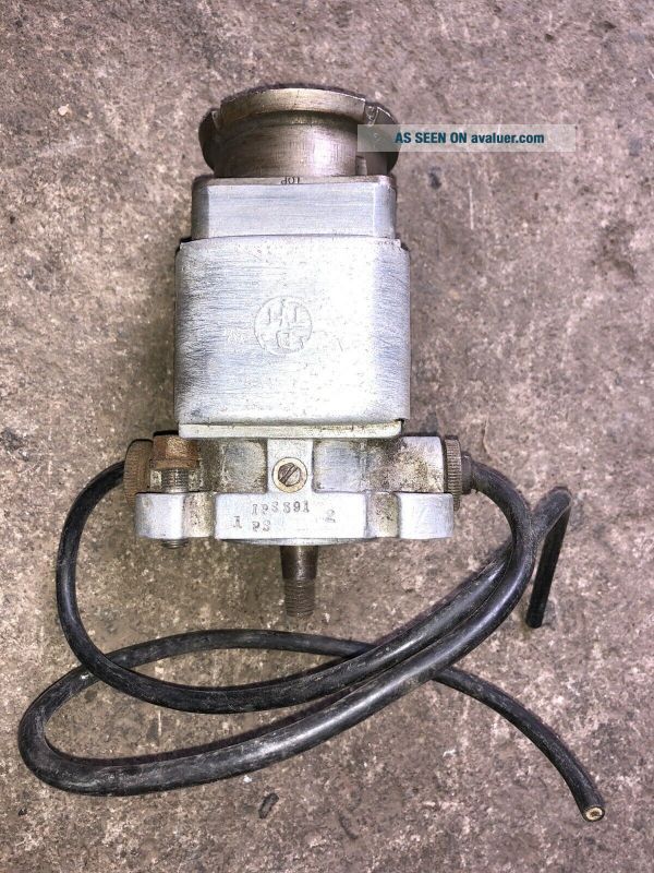 BTH Vintage Magneto, Twin Cylinder, BTH, Triumph Pre - Unit Twin. BSA ...