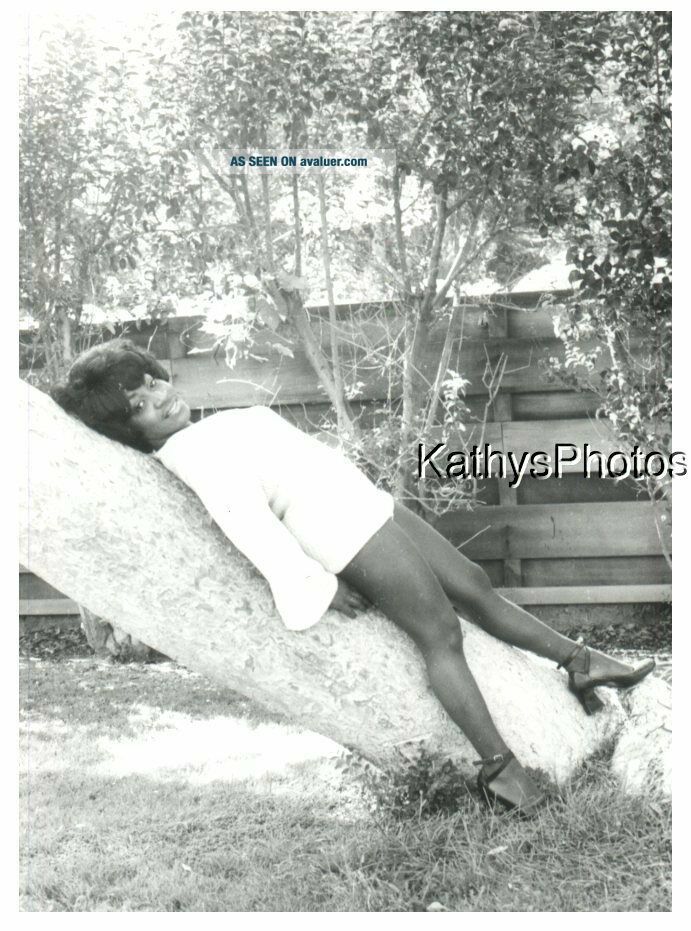 FOUND B&W PHOTO G_5796 BLACK WOMAN IN WHITE LYING ON A TREE TRUNK ...