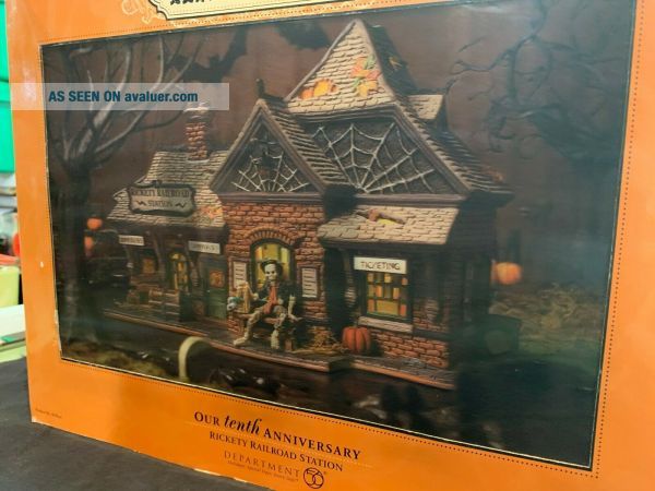 DEPARTMENT 56 HALLOWEEN RICKETY RAILROAD STATION LIGHTS UP SNOW VILLAGE ...