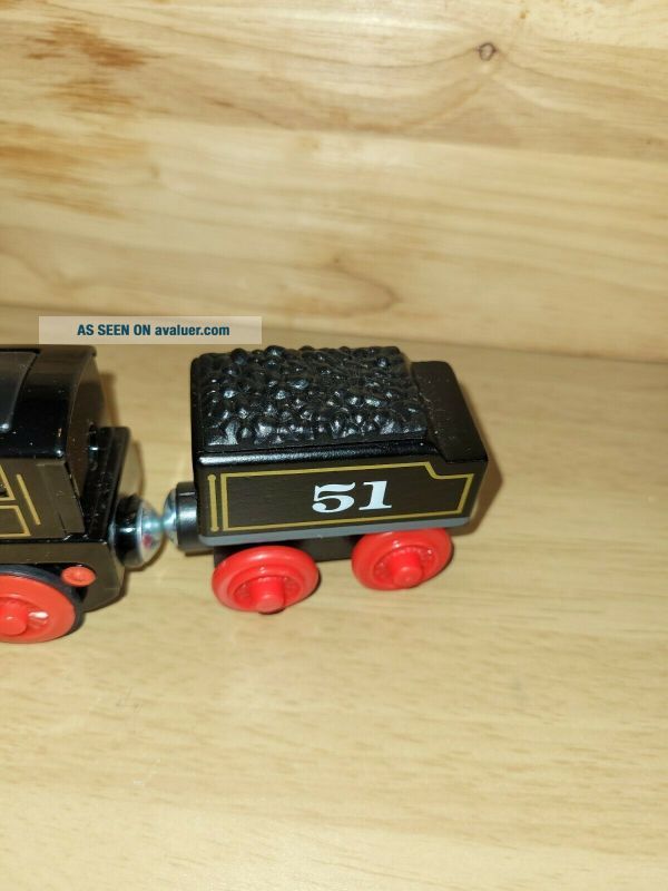 HIRO Battery Operated Motorized Engine And Tender Thomas Wooden Railway ...