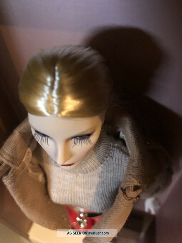 12” NRFB PASSION WEEK ELYSE JOLIE ELISE Doll Integrity Fashion Royalty ...