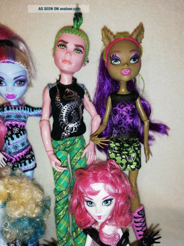 Monster High Bulk - Mansters & Ghouls. A SMALL GROUP OF CHARACTERS ...