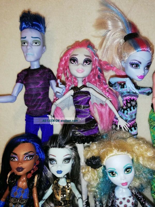 Monster High Bulk - Mansters & Ghouls. A SMALL GROUP OF CHARACTERS ...