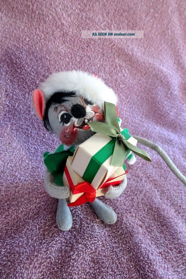 Vintage Annalee Mobilitee Doll Christmas Mouse Holding Packages 1987 ...