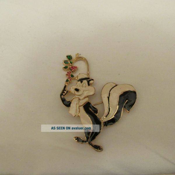 Pepe Le Pew Warner Bros Cartoon Skunk Enamel Mistletoe Christmas Pin ...